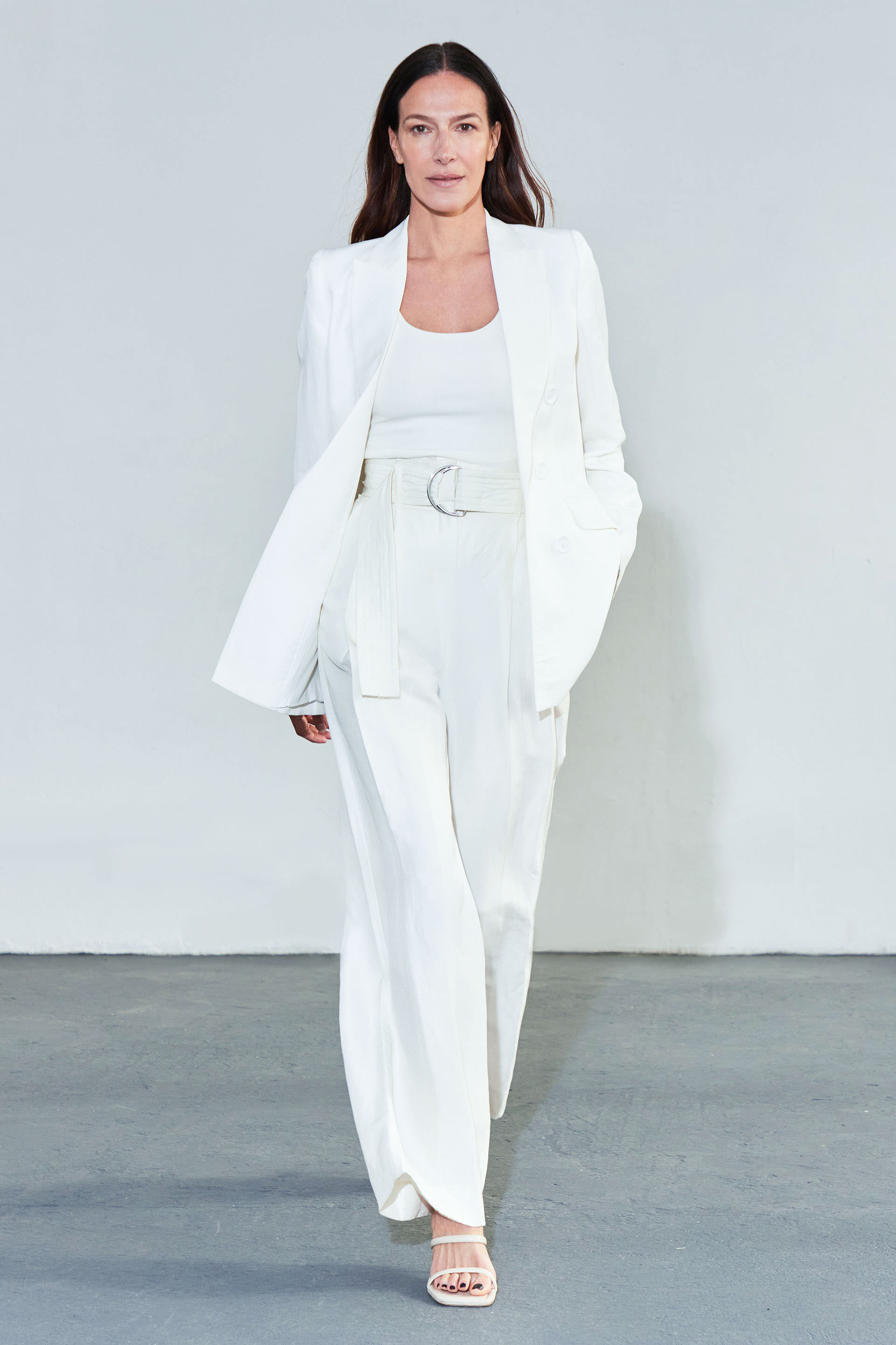 Vestidos, tapados y ropa de mujer - Markova